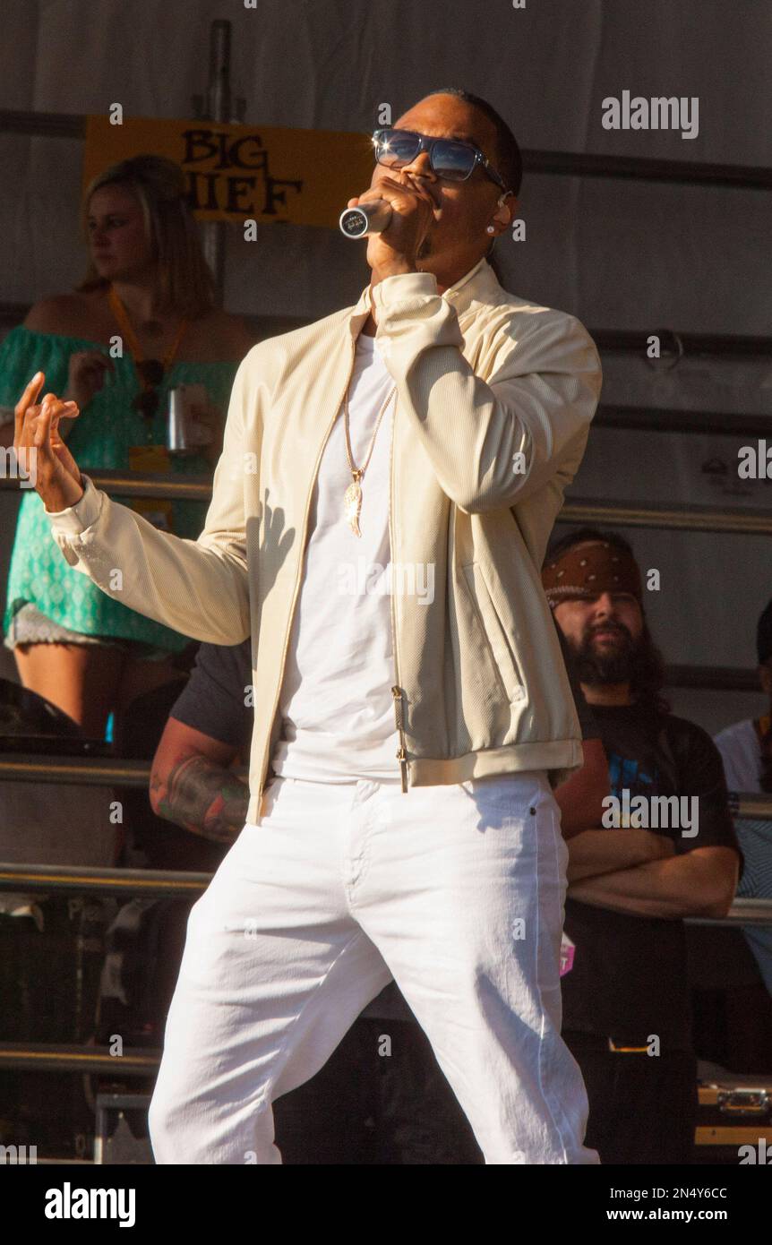 Trey Songz performs at the New Orleans Jazz and Heritage Festival in ...