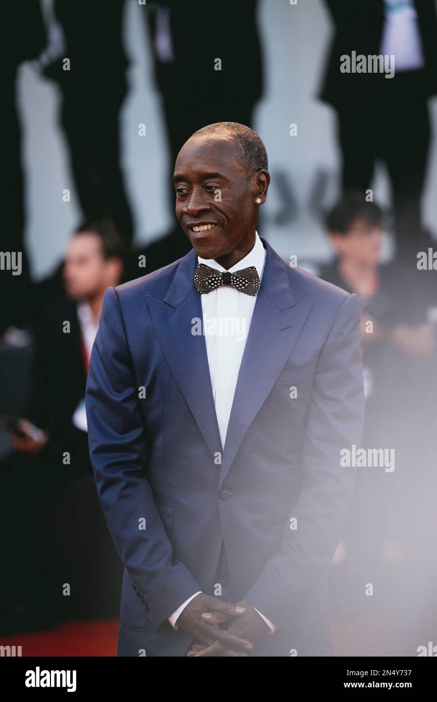 Cast red carpet hi-res stock photography and images - Alamy