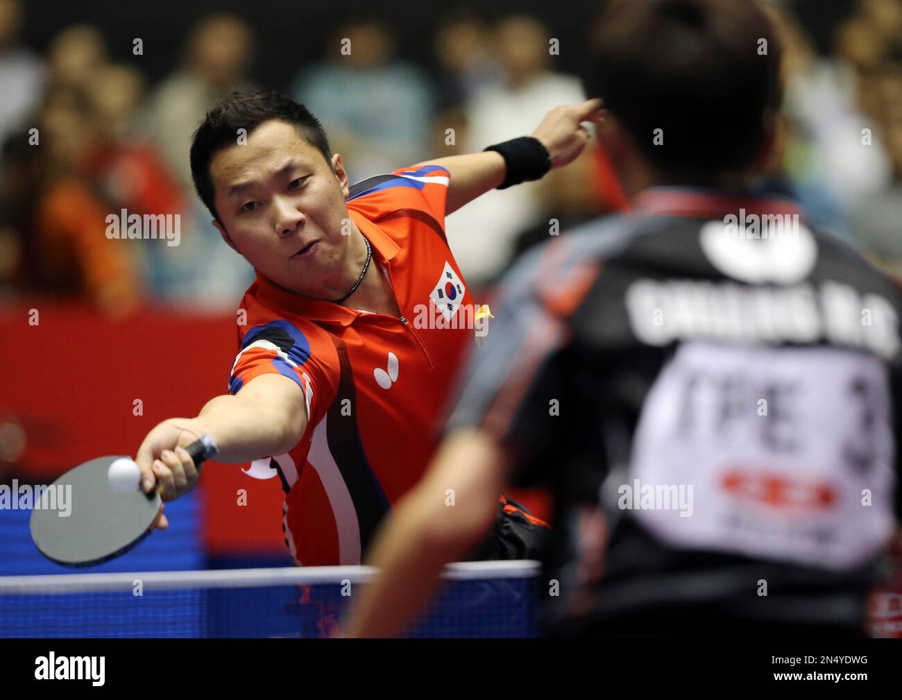 Cho Enrae of South Korea competes against Chiang Hung-Chieh of Taiwan ...