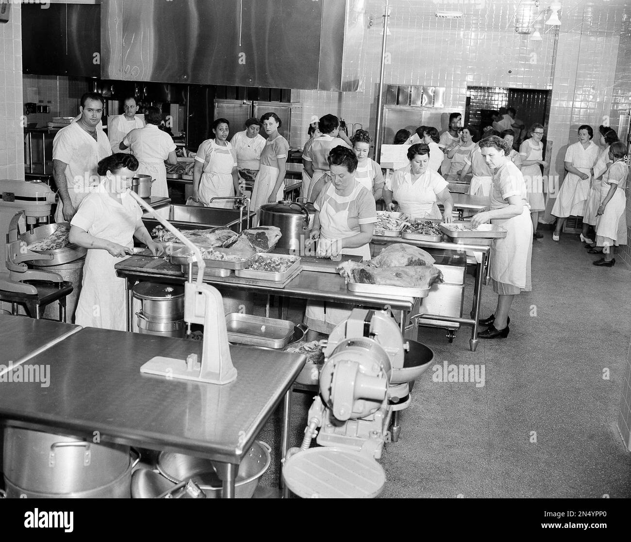 This is the new Schrafft's Restaurant in the Standard Oil building in ...