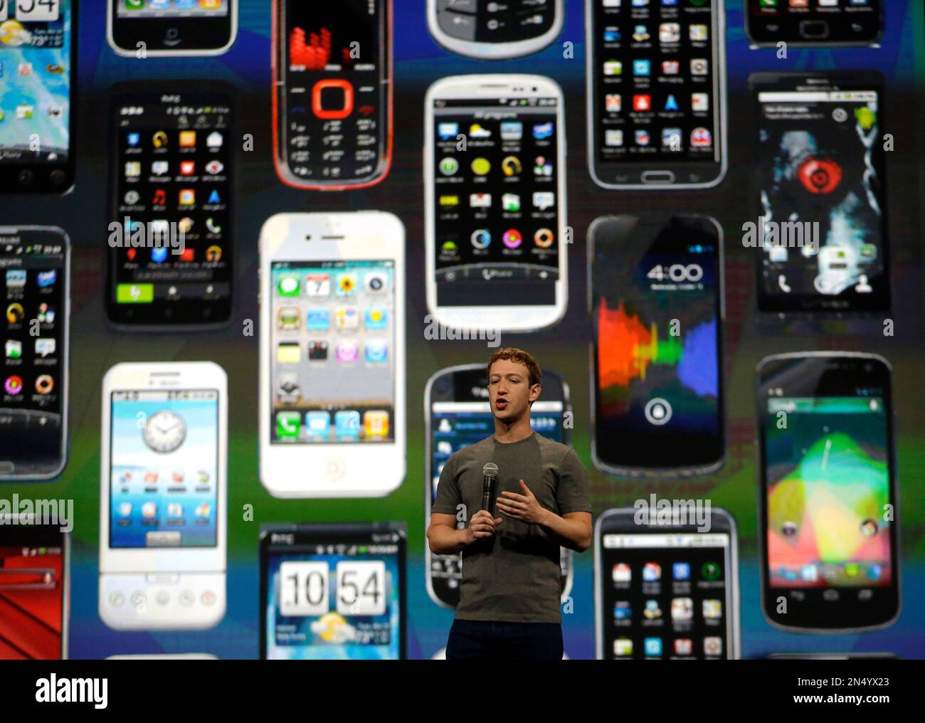 Facebook CEO Mark Zuckerberg gestures while delivering the keynote ...