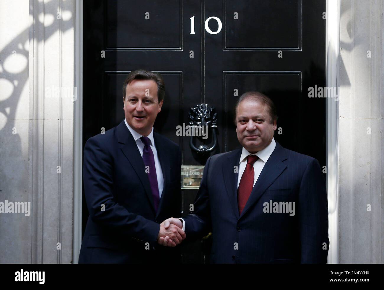 Prime Minister of Pakistan Nawaz Sharif, right, meets with British ...