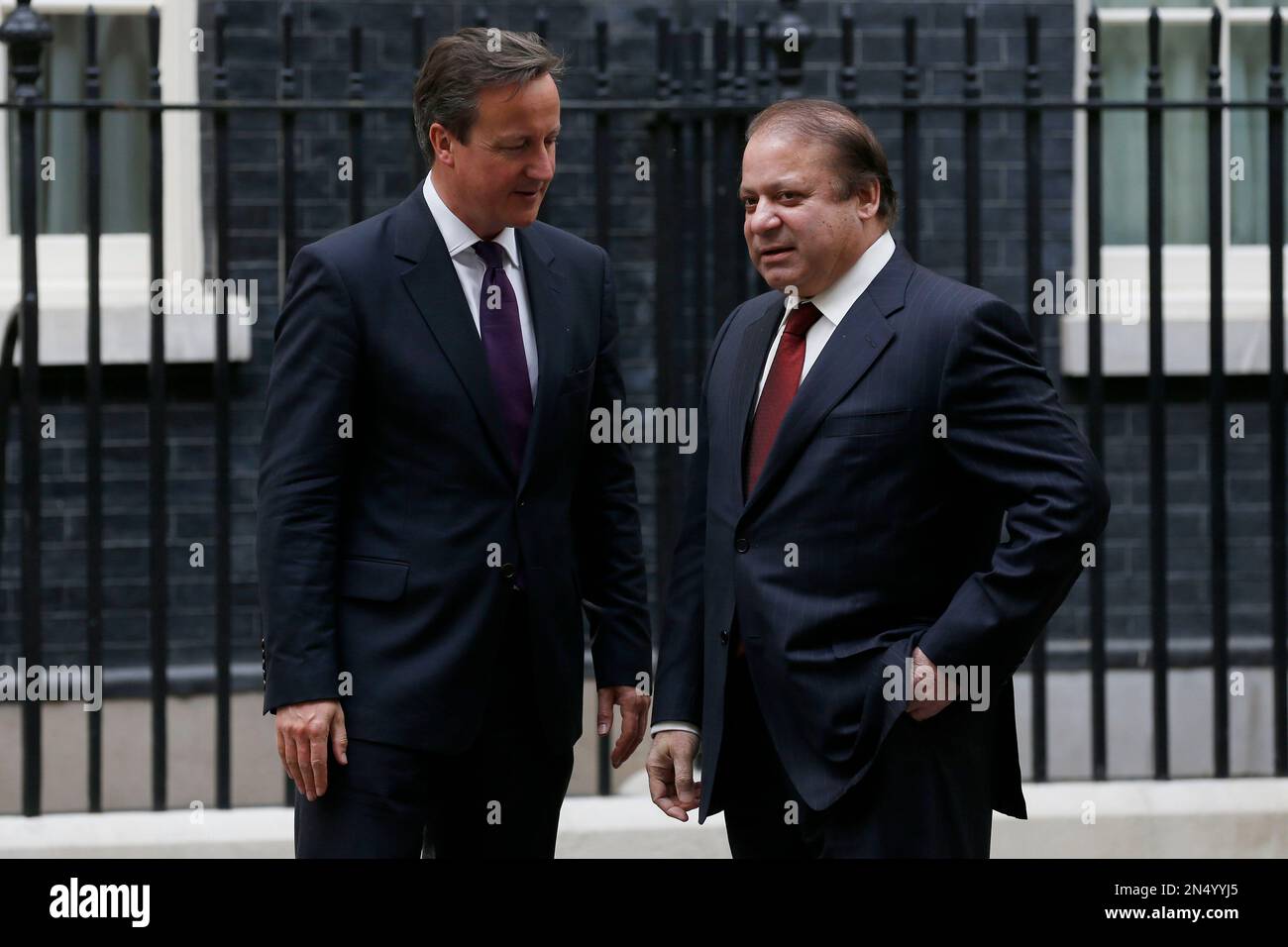 Prime Minister of Pakistan Nawaz Sharif, right, meets with British ...
