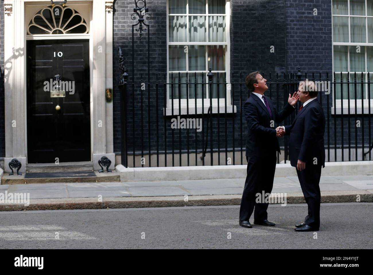 Prime Minister of Pakistan Nawaz Sharif, right, meets with British ...