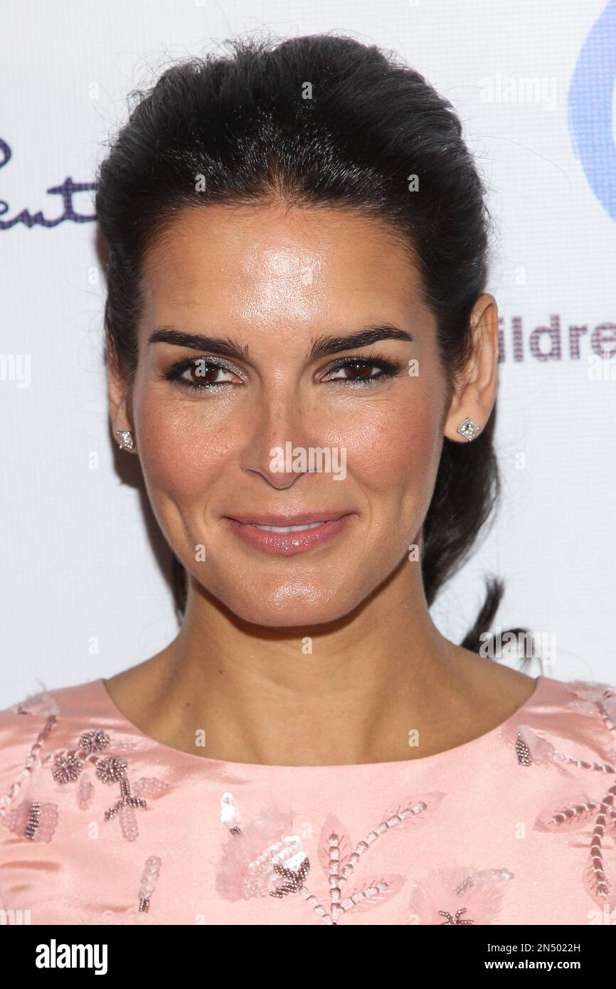 Angie Harmon arrives at the The Colleagues' 26th Annual Spring Luncheon ...