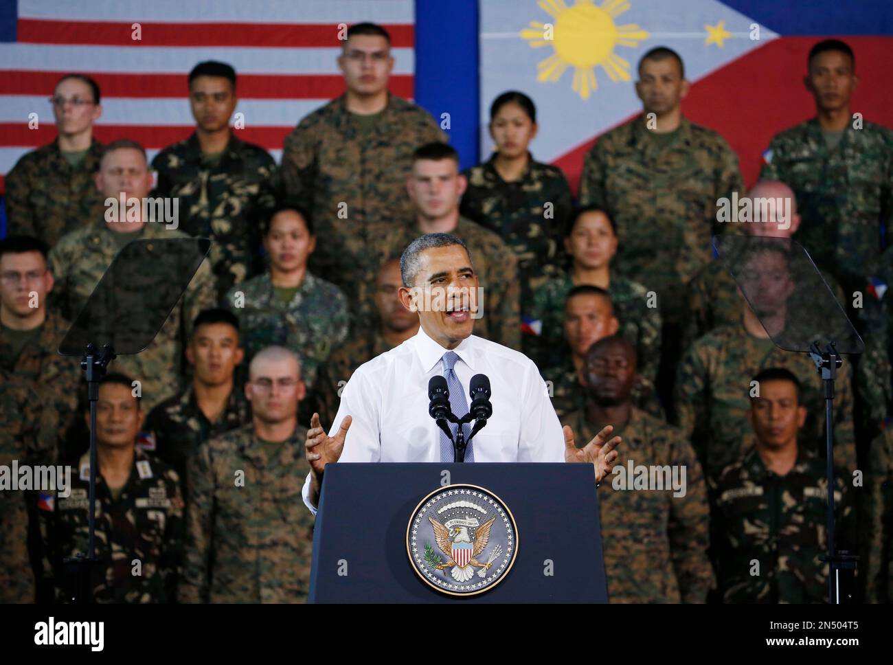 U.S. President Barack Obama addresses U.S. and Philippine troops at ...
