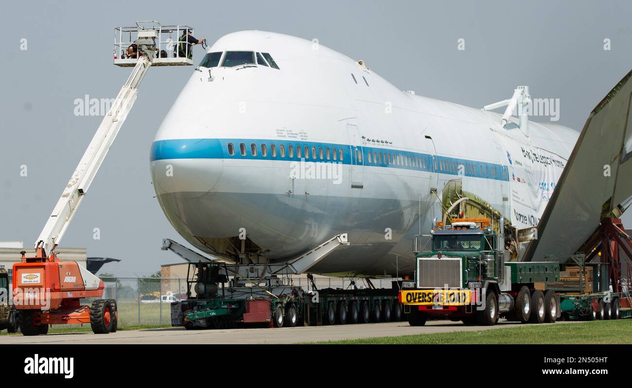 Workers prepare the Boeing 747 shuttle carrier for its move from ...