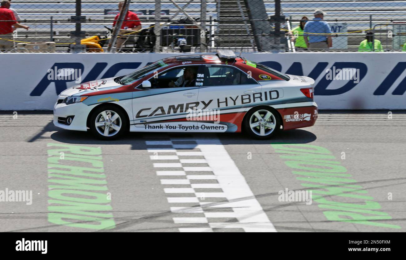 Washington Redskin quarterback Robert Griffin III drives the pace car ...