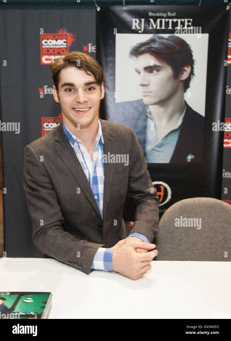 Breaking Bad actor RJ Mitte at the Chicago Comic & Entertainment Expo ...