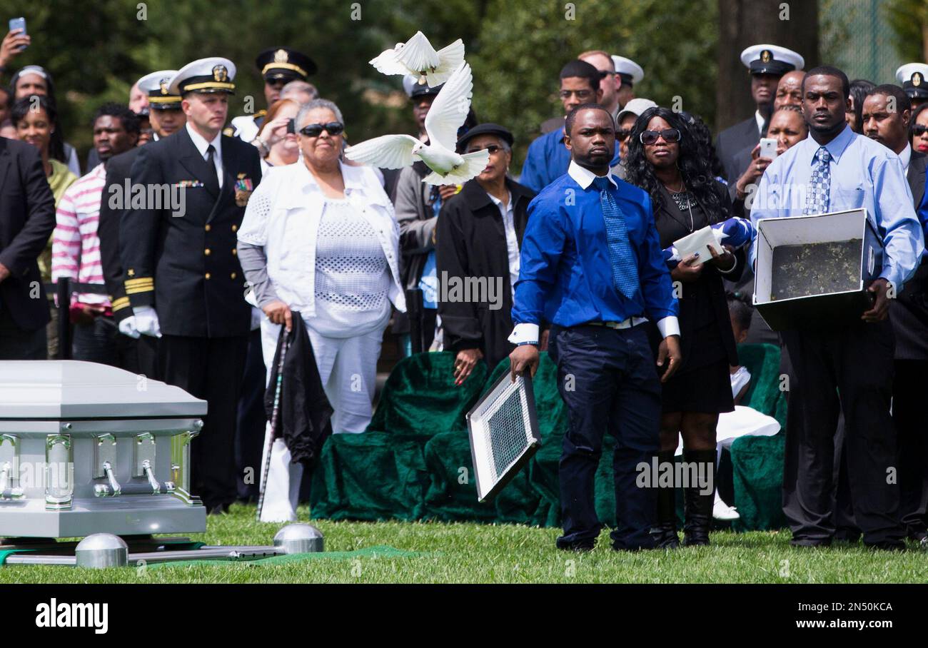 The family of U.S. Navy Petty Officer 2nd Class Mark Mayo, of ...