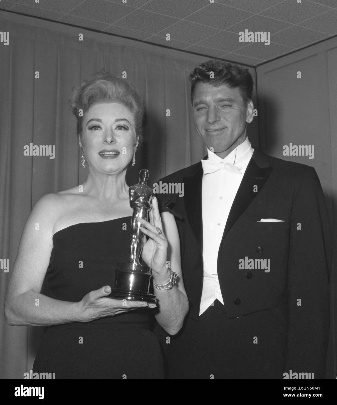 Greer Garson holds the Oscar for Best Actress, won by Sophia Loren who ...