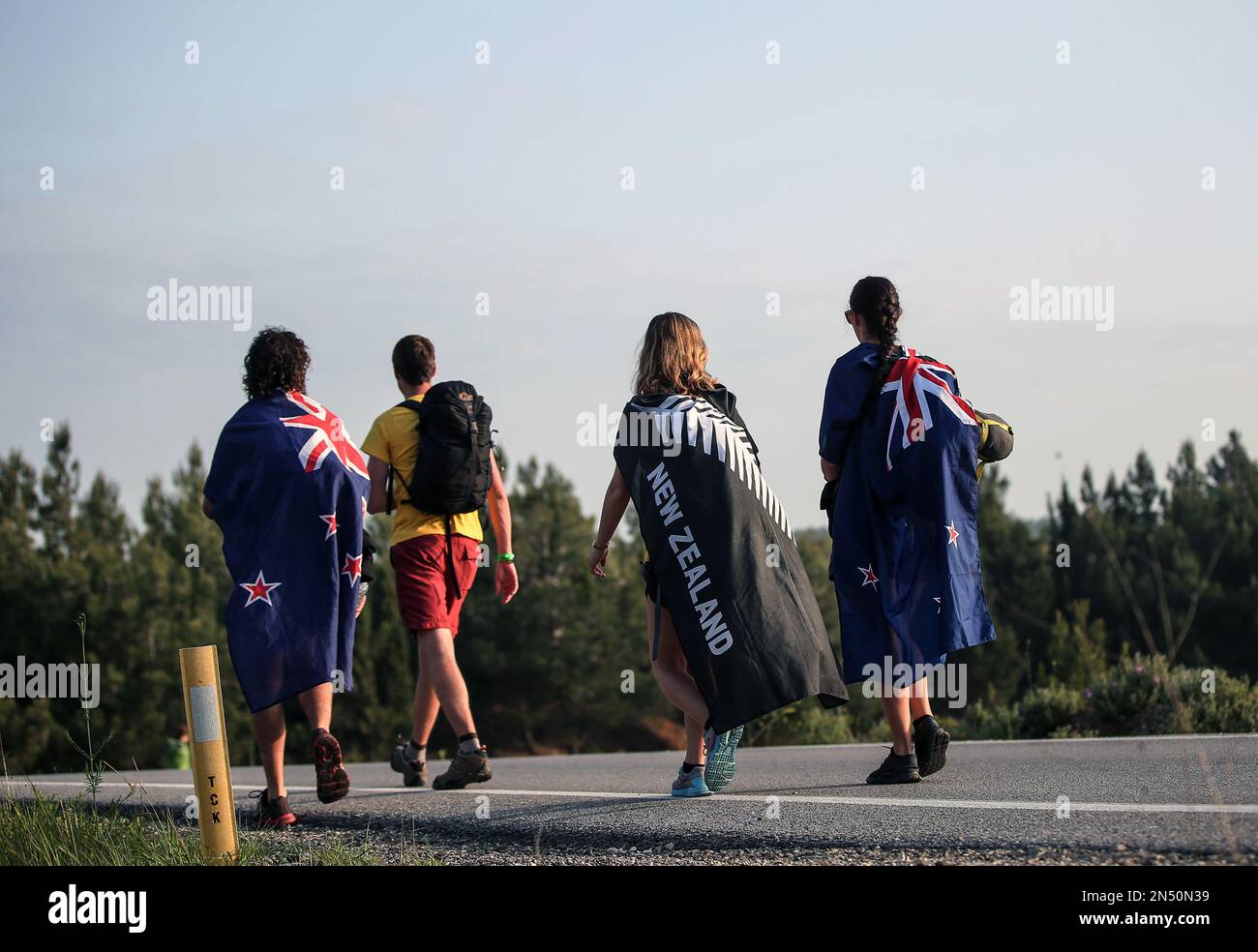 New Zealanders walk to join thousands of Australian gathered to ...