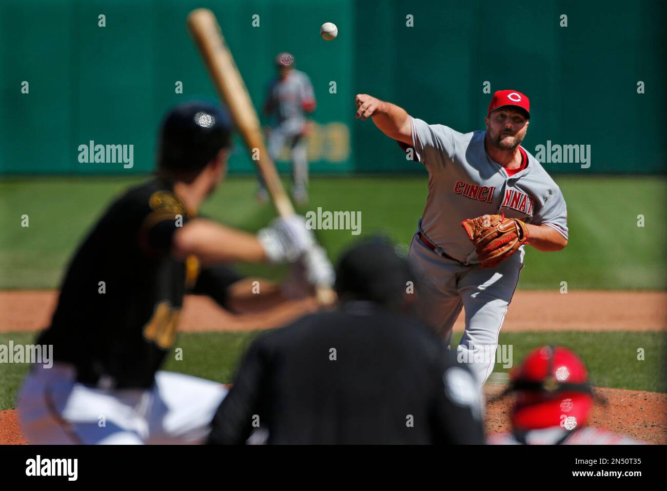 Cincinnati Reds relief pitcher Jonathan Broxton (51) delivers to ...