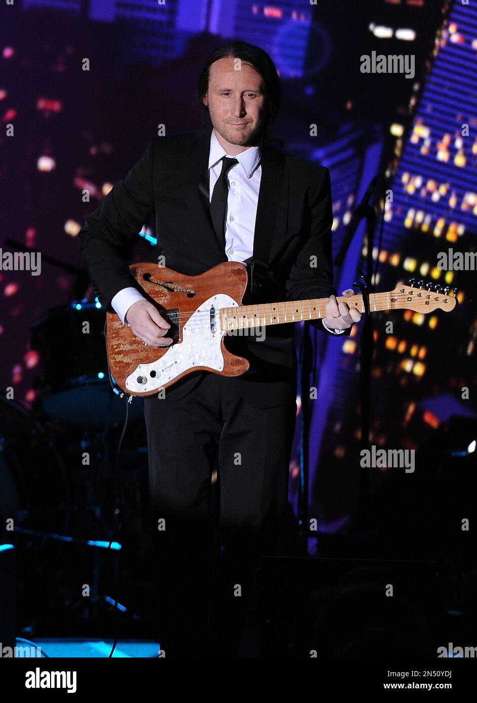 Mike Einziger performs on stage at the 31st Annual ASCAP Pop Music ...