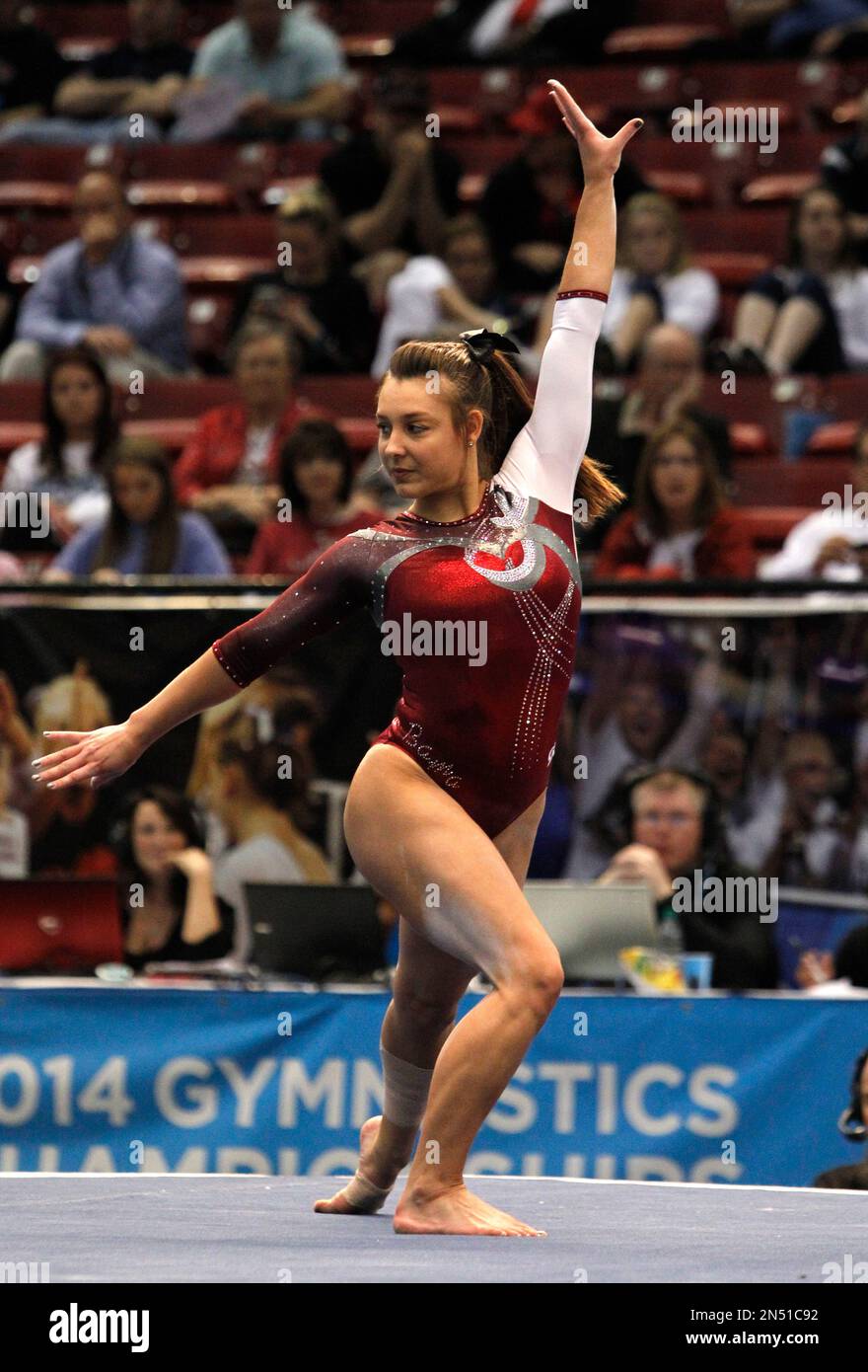 Alabama's Kim Jacob competes on the floor exercise during the ...