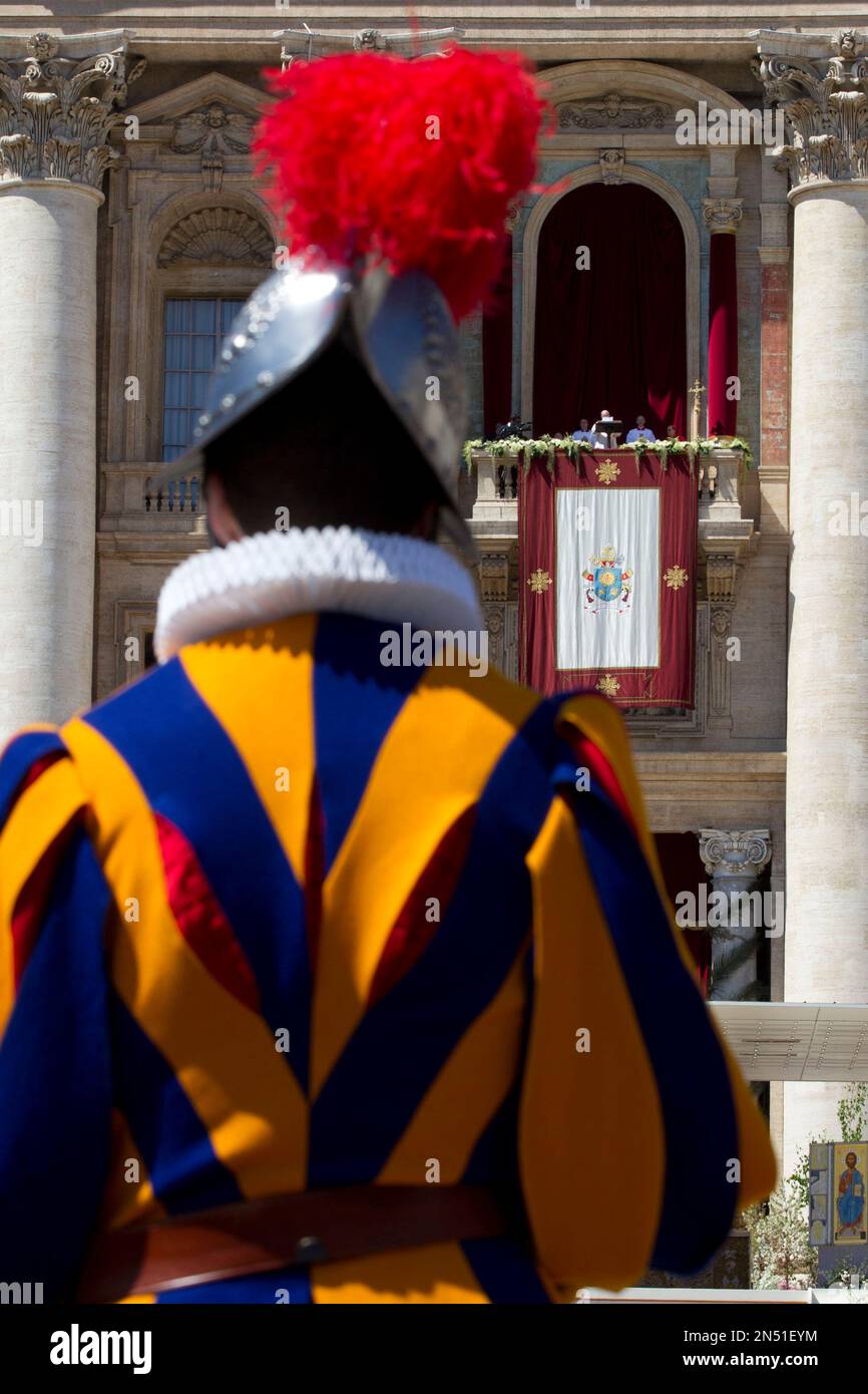 A Vatican Swiss Guard frames Pope Francis as he delivers the Urbi and ...