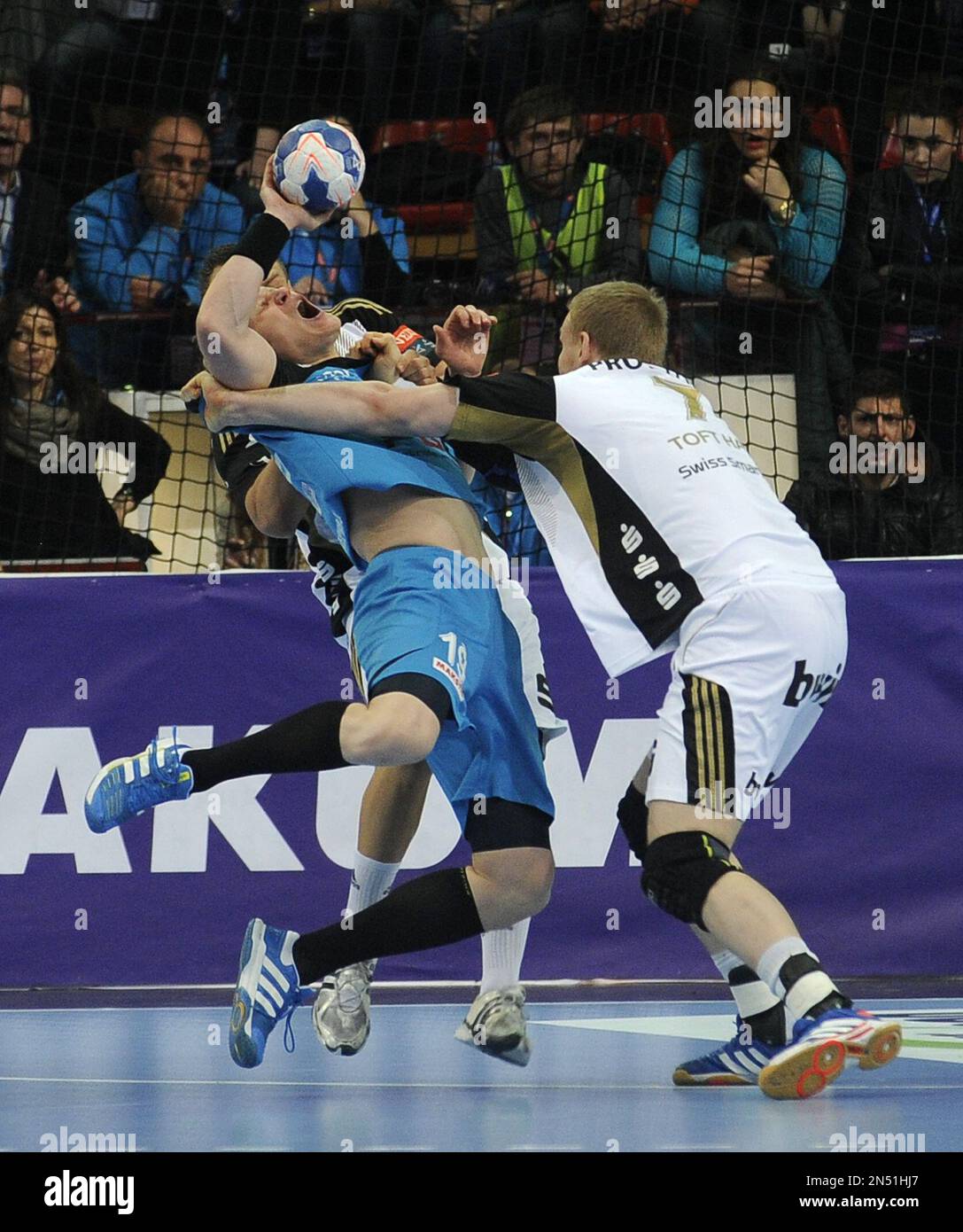 THW Kiel's Rene Toft Hansen, right, challenges with Metalurg's Pavel ...