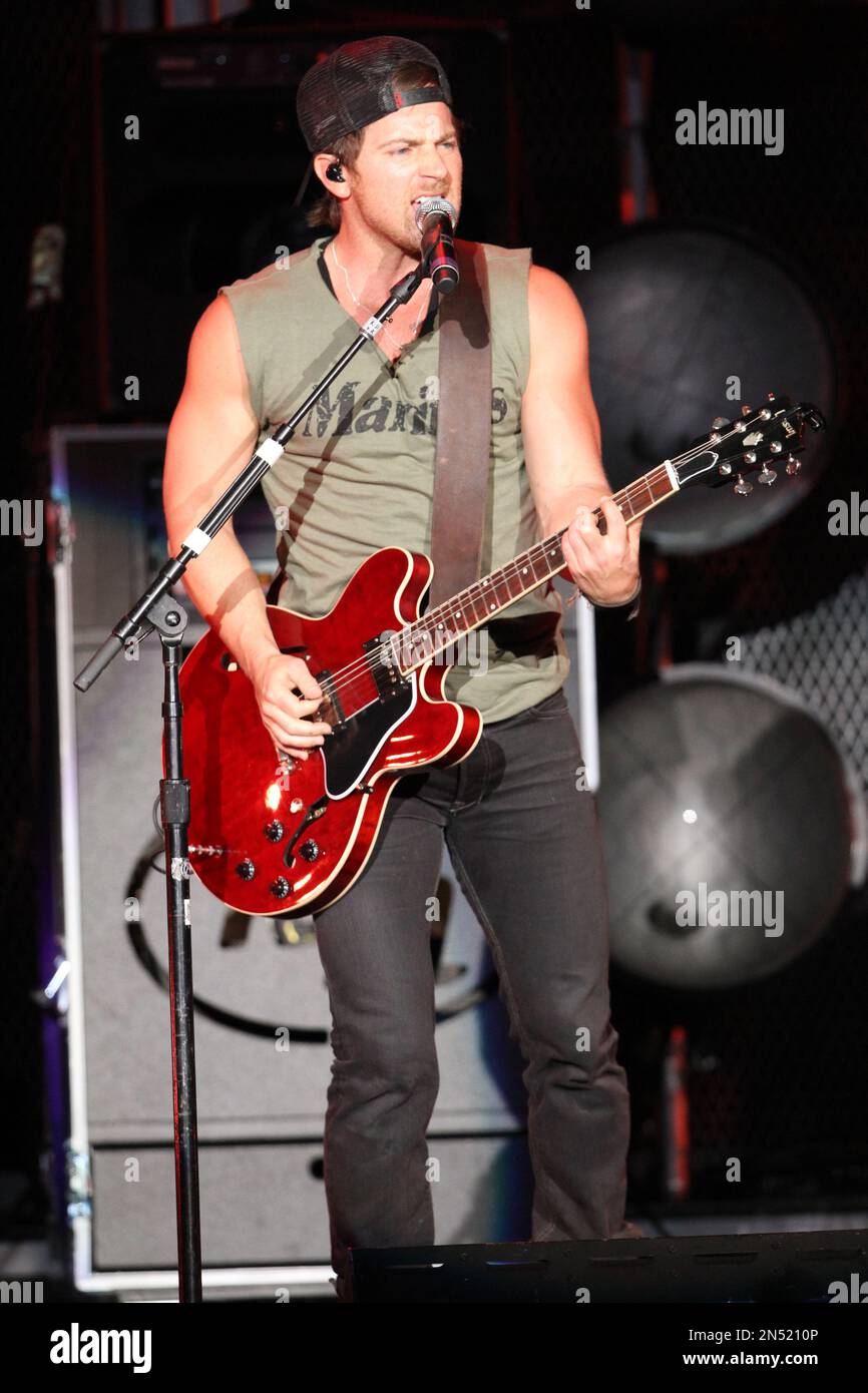 Kip Moore performing at Aaron's Amphitheatre at Lakewood on Friday, Apr ...