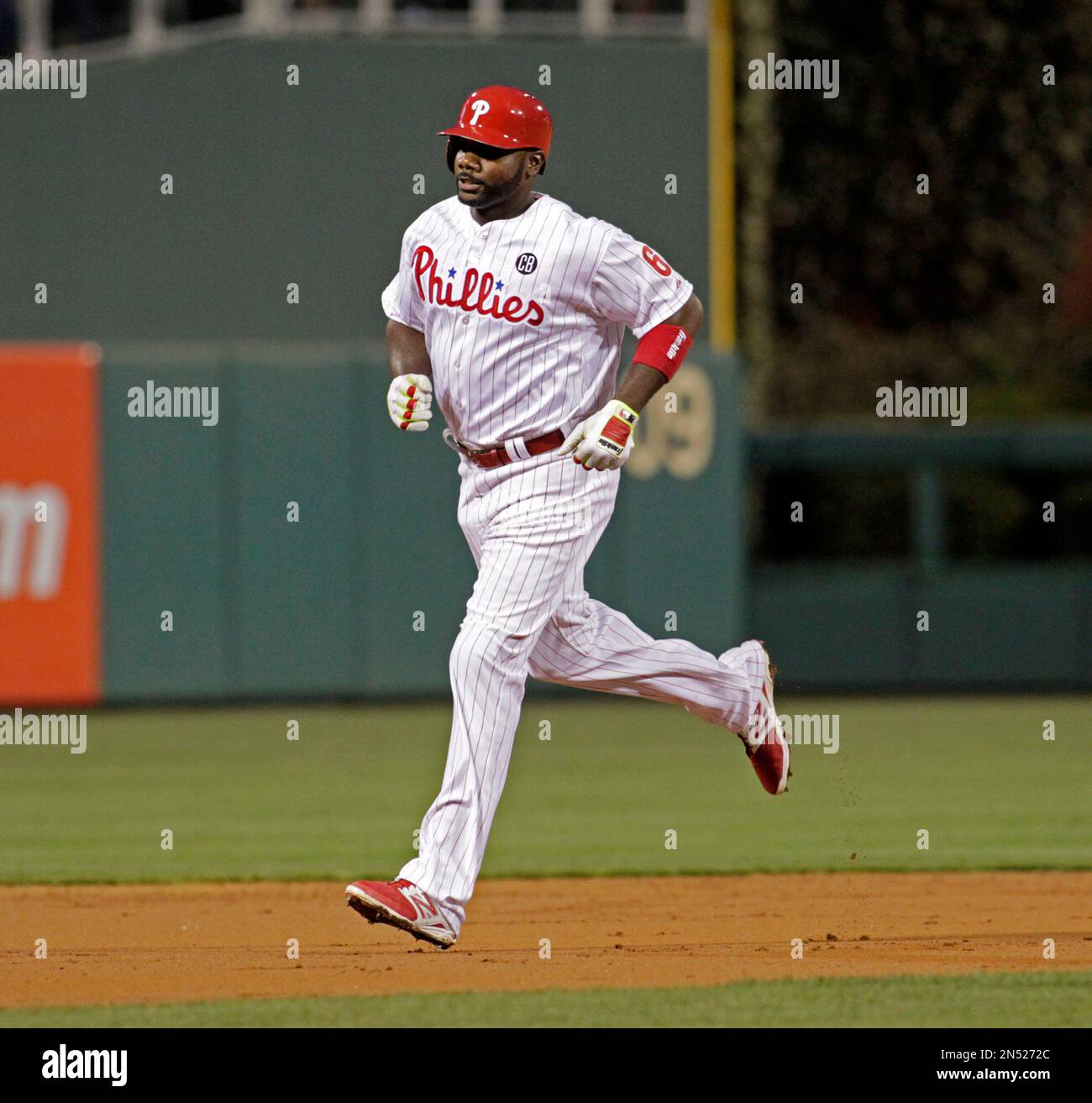 Philadelphia Phillies' Ryan Howard (6) runs the bases after hitting a ...