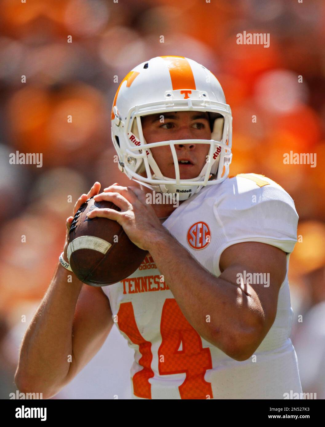 Tennessee quarterback Justin Worley looks for a receiver during the ...
