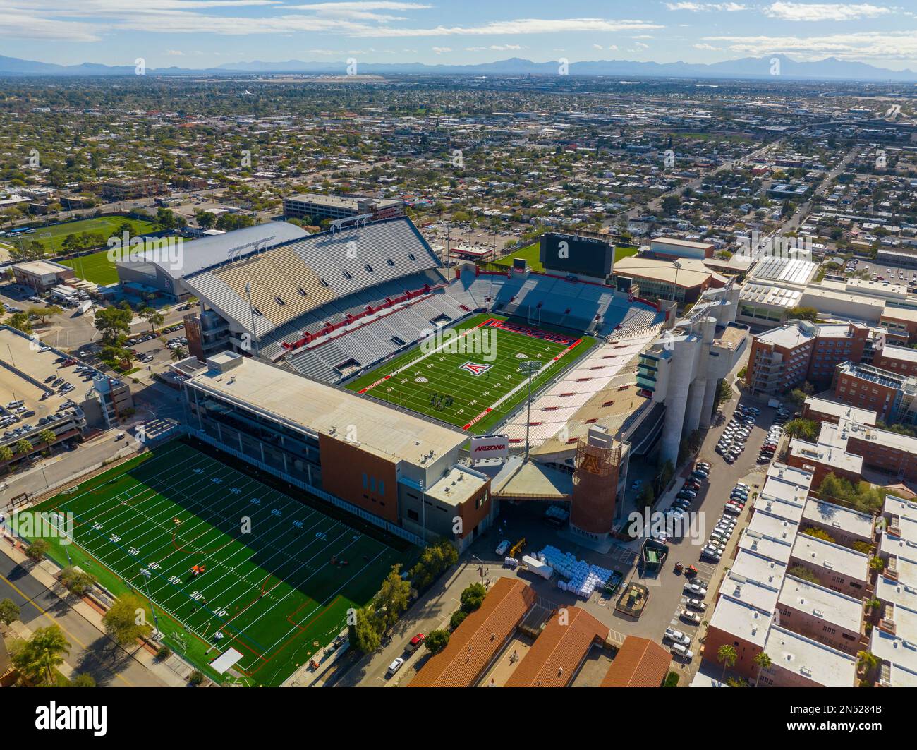 University of arizona tucson campus hi-res stock photography and images ...