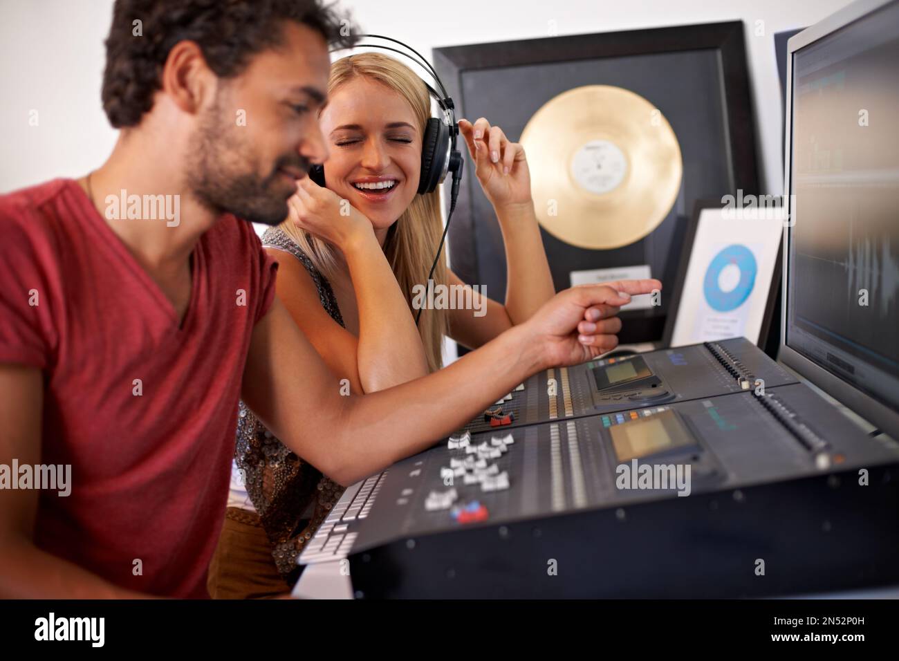 Women record producers hi-res stock photography and images - Alamy