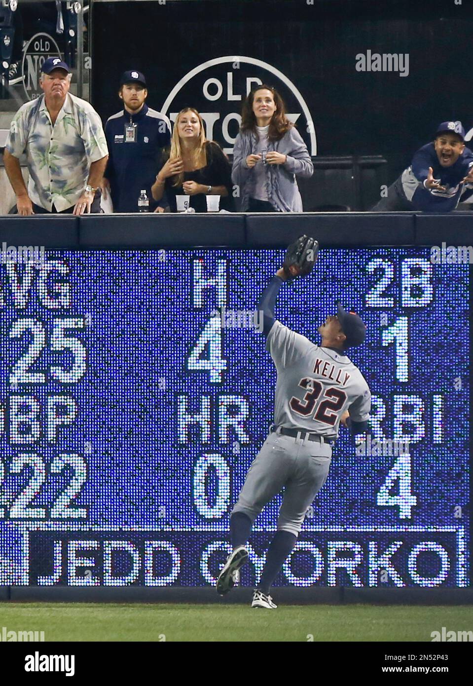 Detroit Tigers right fielder Don Kelly tries for a deep drive hit by ...