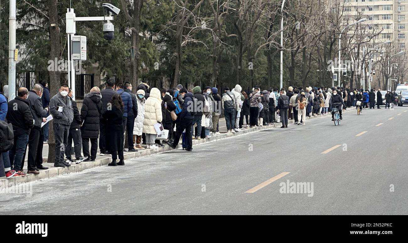 Many people line in front of the Embassy of the Philippines for visa in ...