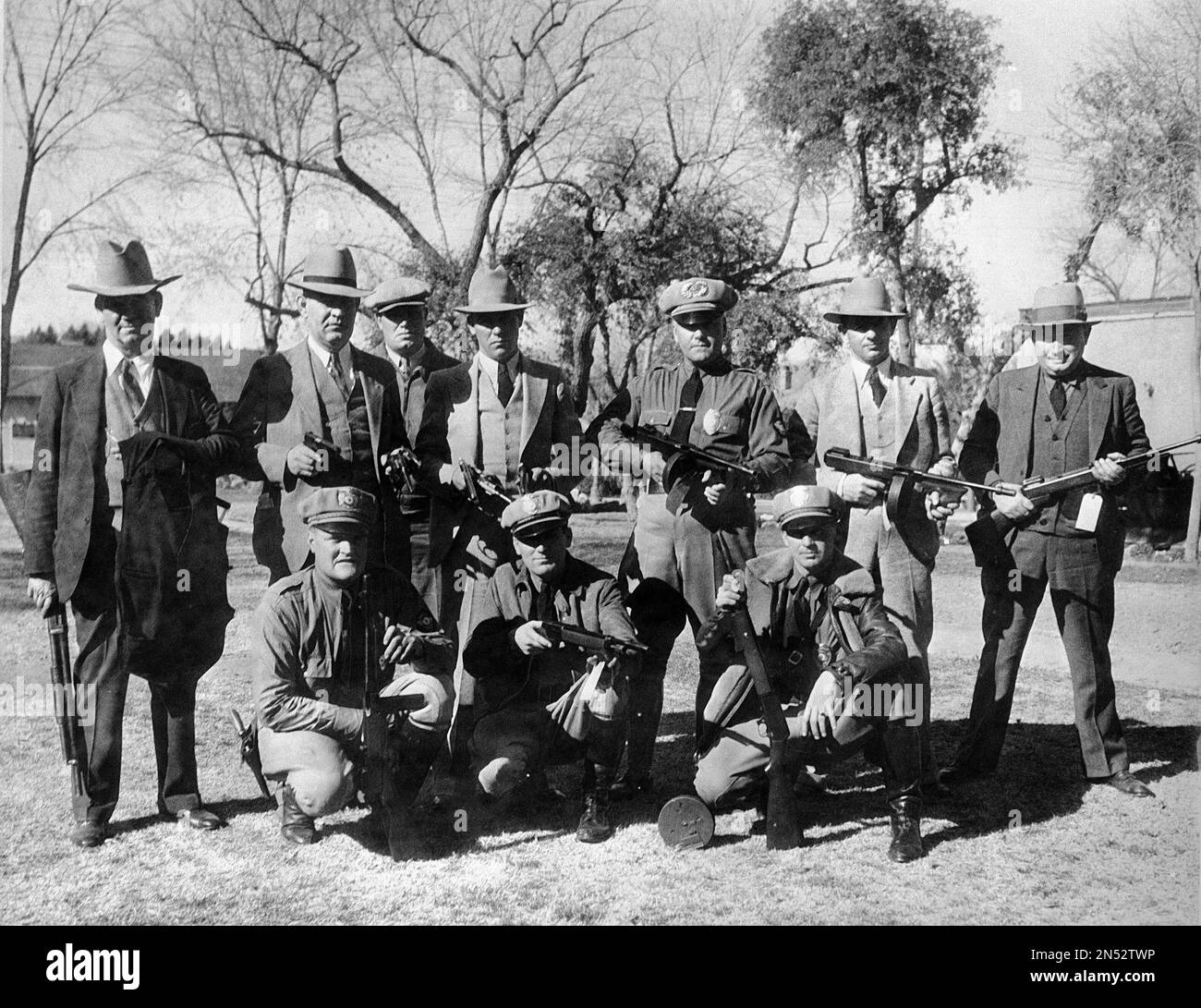 Police officers who aided in the capture of the notorious Dillinger ...