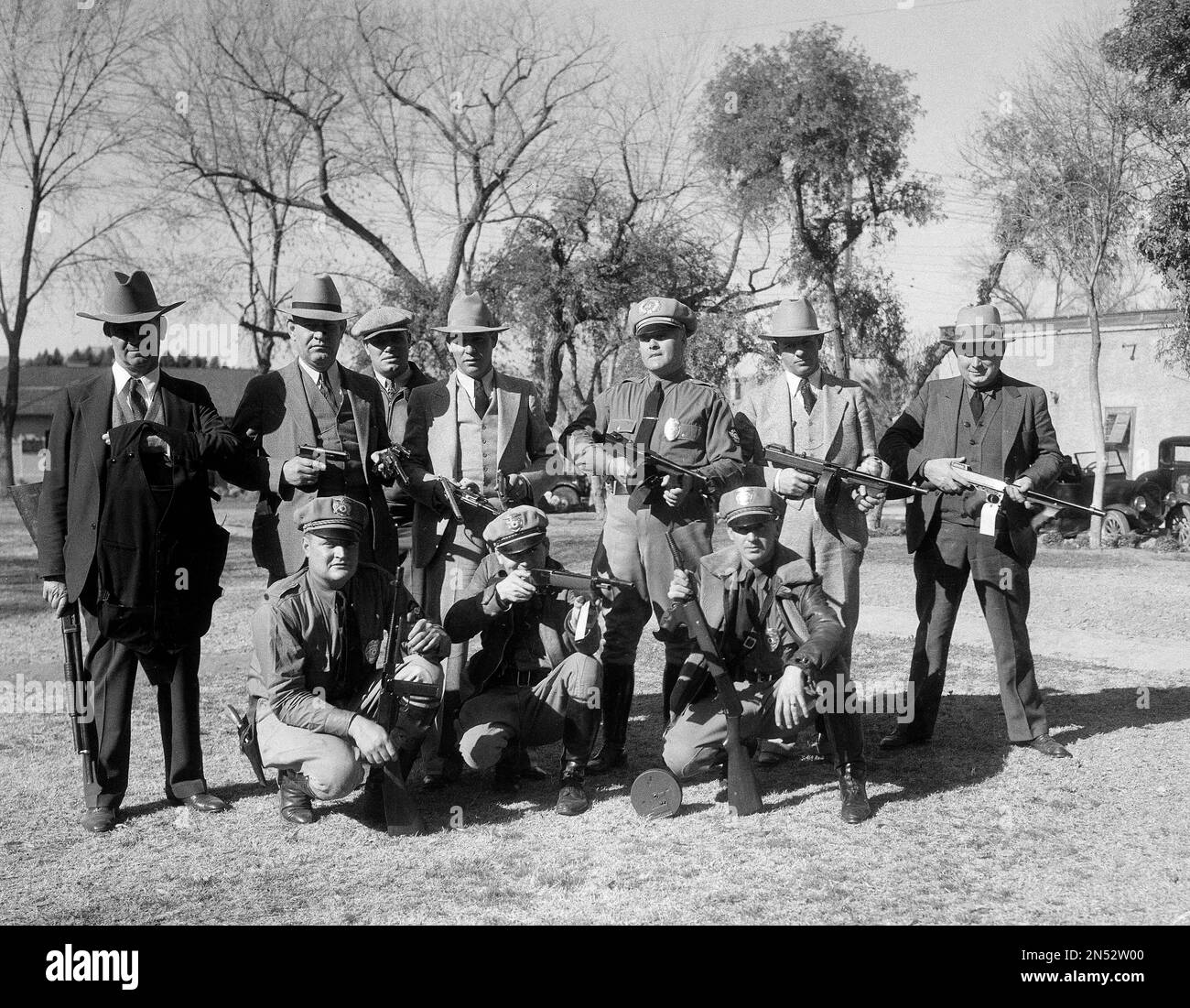 Police officers who aided in the capture of the notorious Dillinger ...
