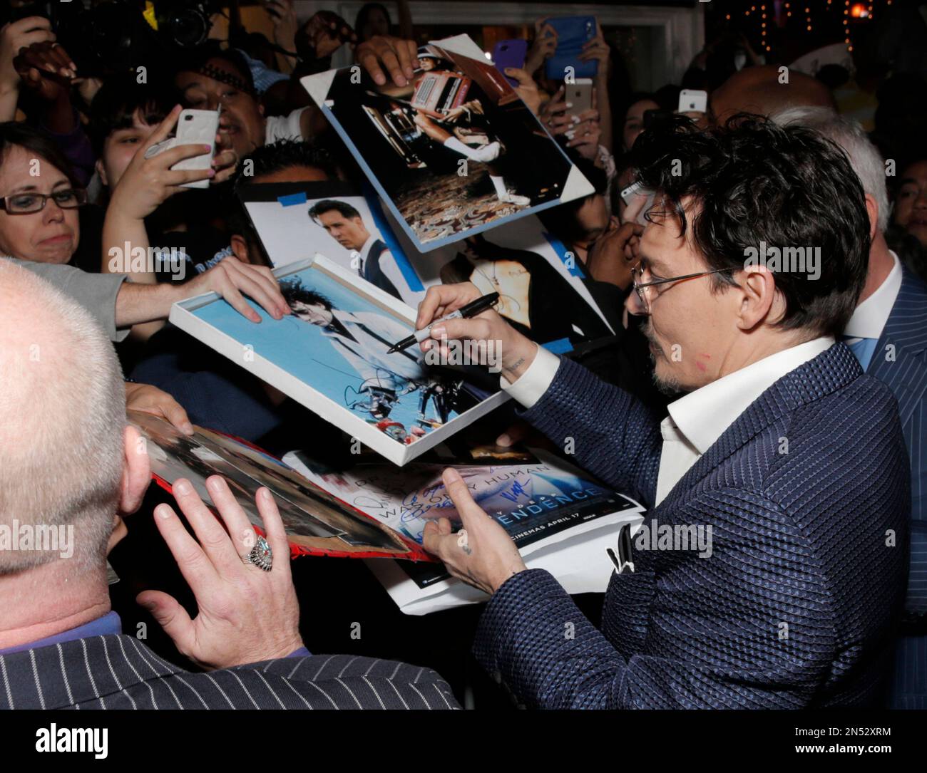 Johnny Depp signs autographs as he arrives at the Los Angeles premiere ...