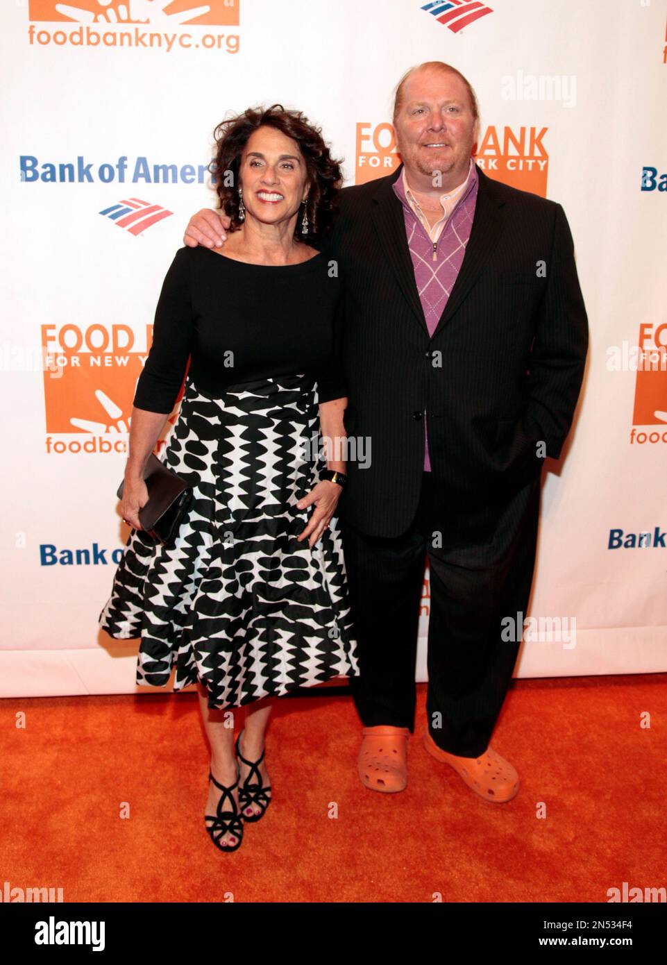 Restauranteur Mario Batali, right, with his wife Susi Cahn, left ...