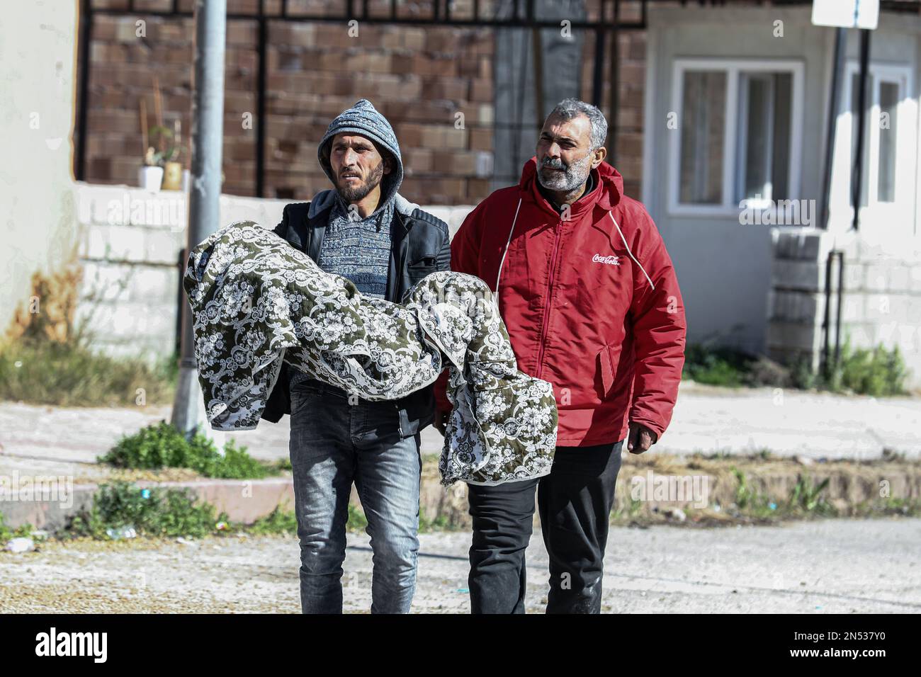 A man carries his child who died during the earthquake. Turkey ...