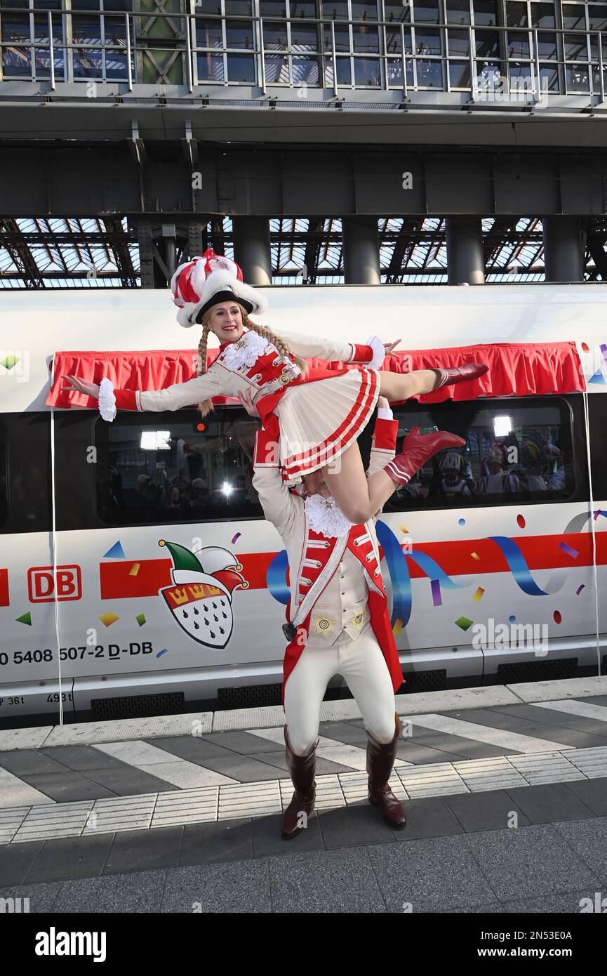 Cologne, Germany. 08th Feb, 2023. The dance couple of the Prinzen-Garde ...