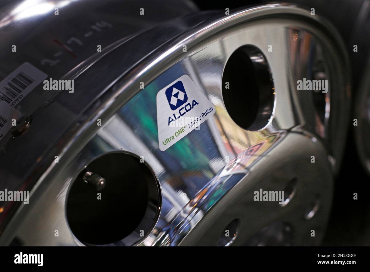 HOLD FOR BUSINESS PHOTO-- This is the 22.5" Alcoa aluminum Ultra One ...