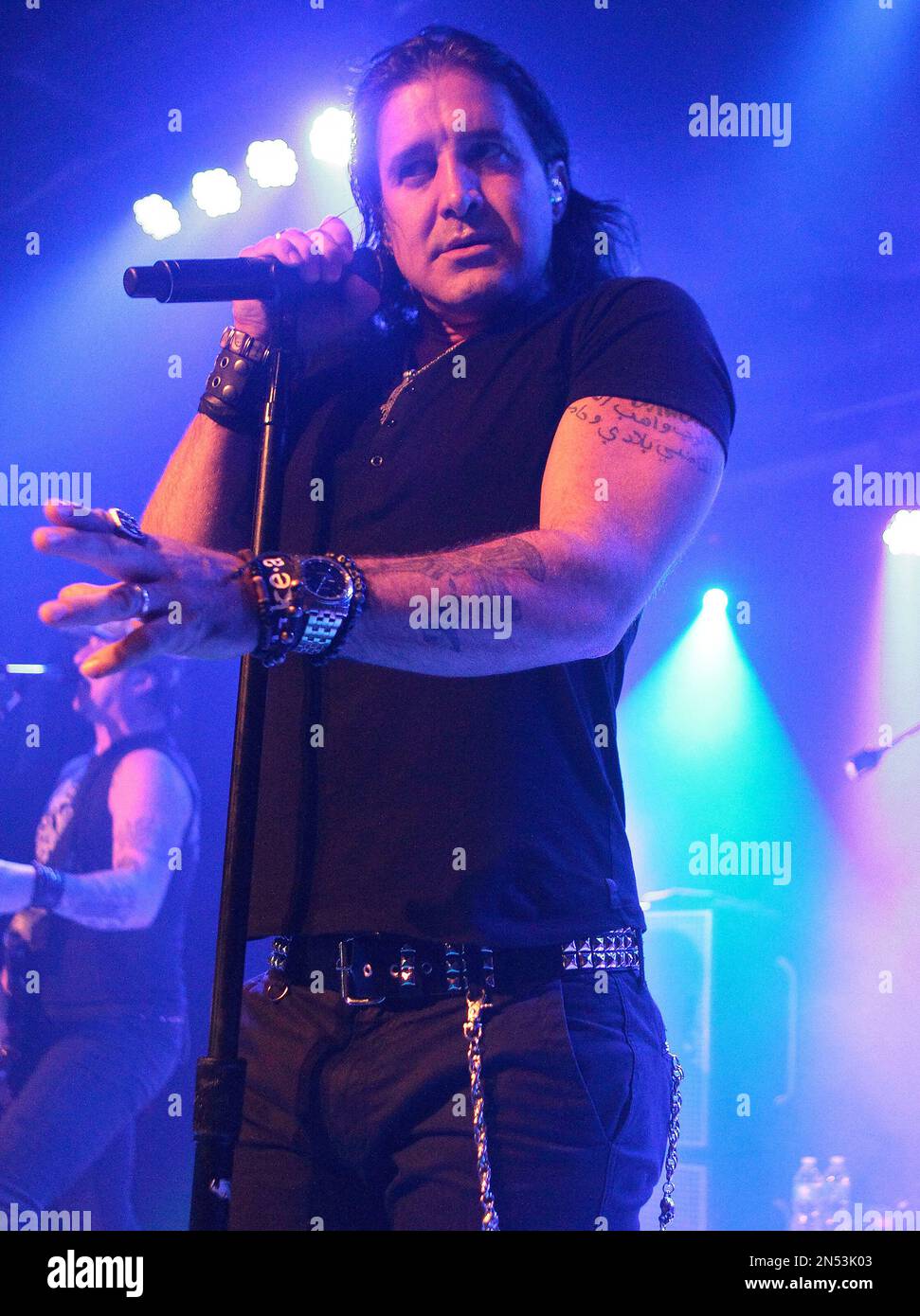 Singer Scott Stapp of the band Creed performs solo in concert at ...