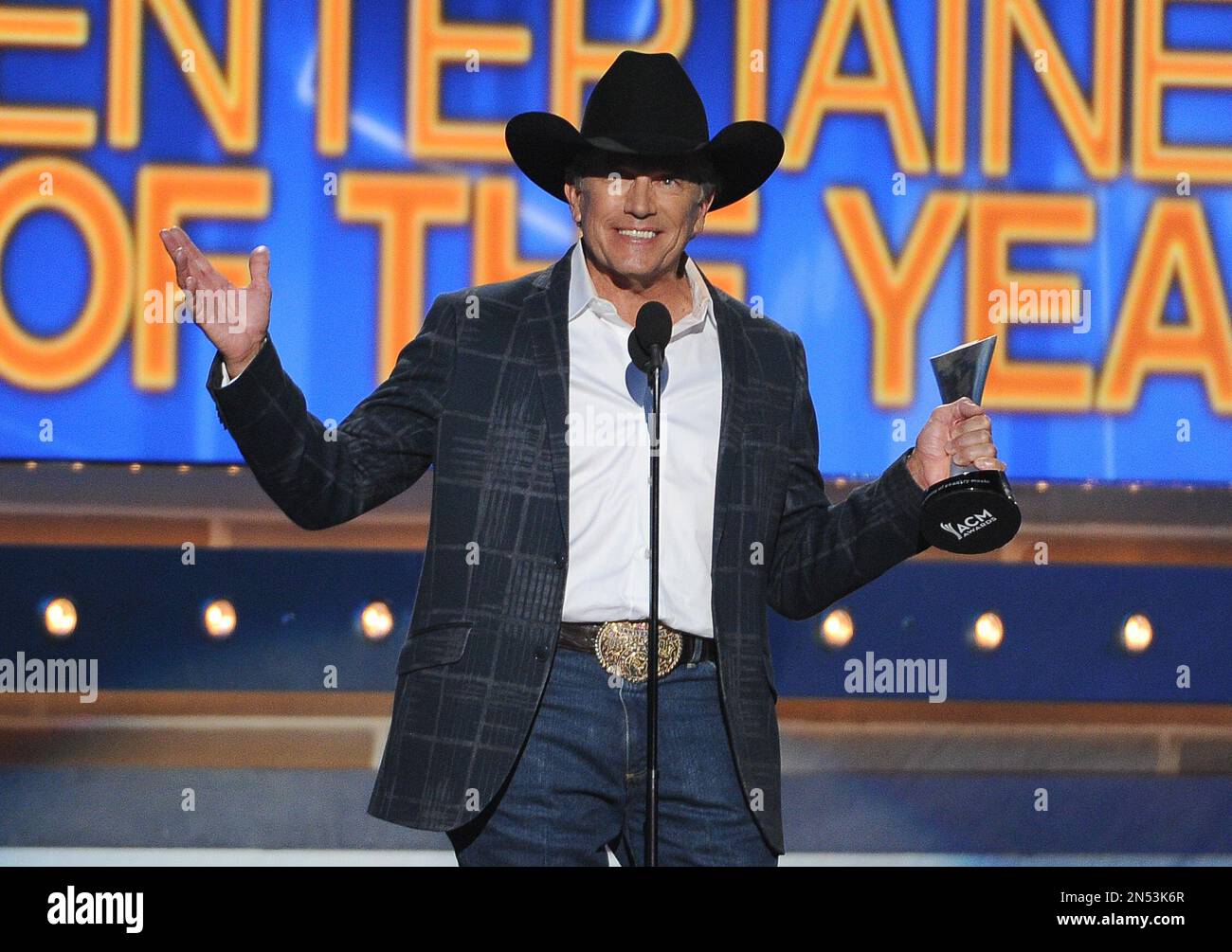 George Strait accepts the award for entertainer of the year at the 49th ...