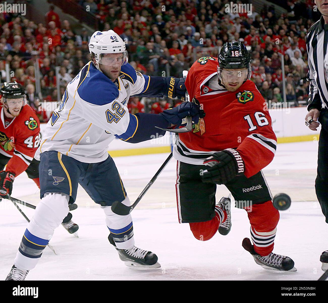 Chicago Blackhawks' Marcus Kruger, right, tries to get to puck while ...