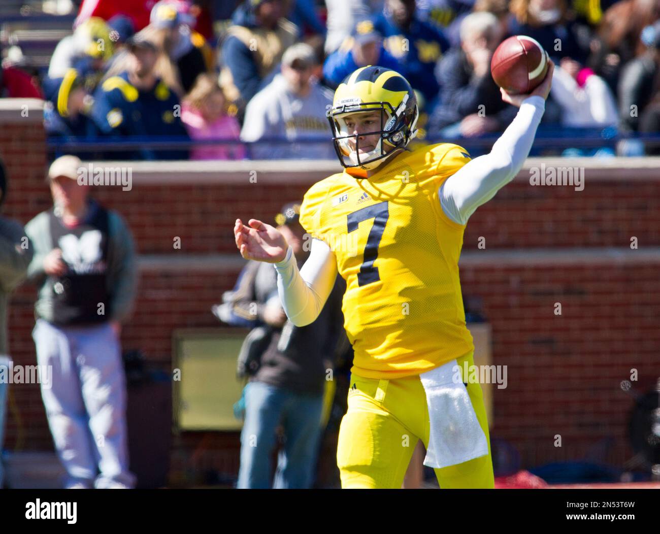 Michigan quarterback Shane Morris (7) throws a pass during the football ...