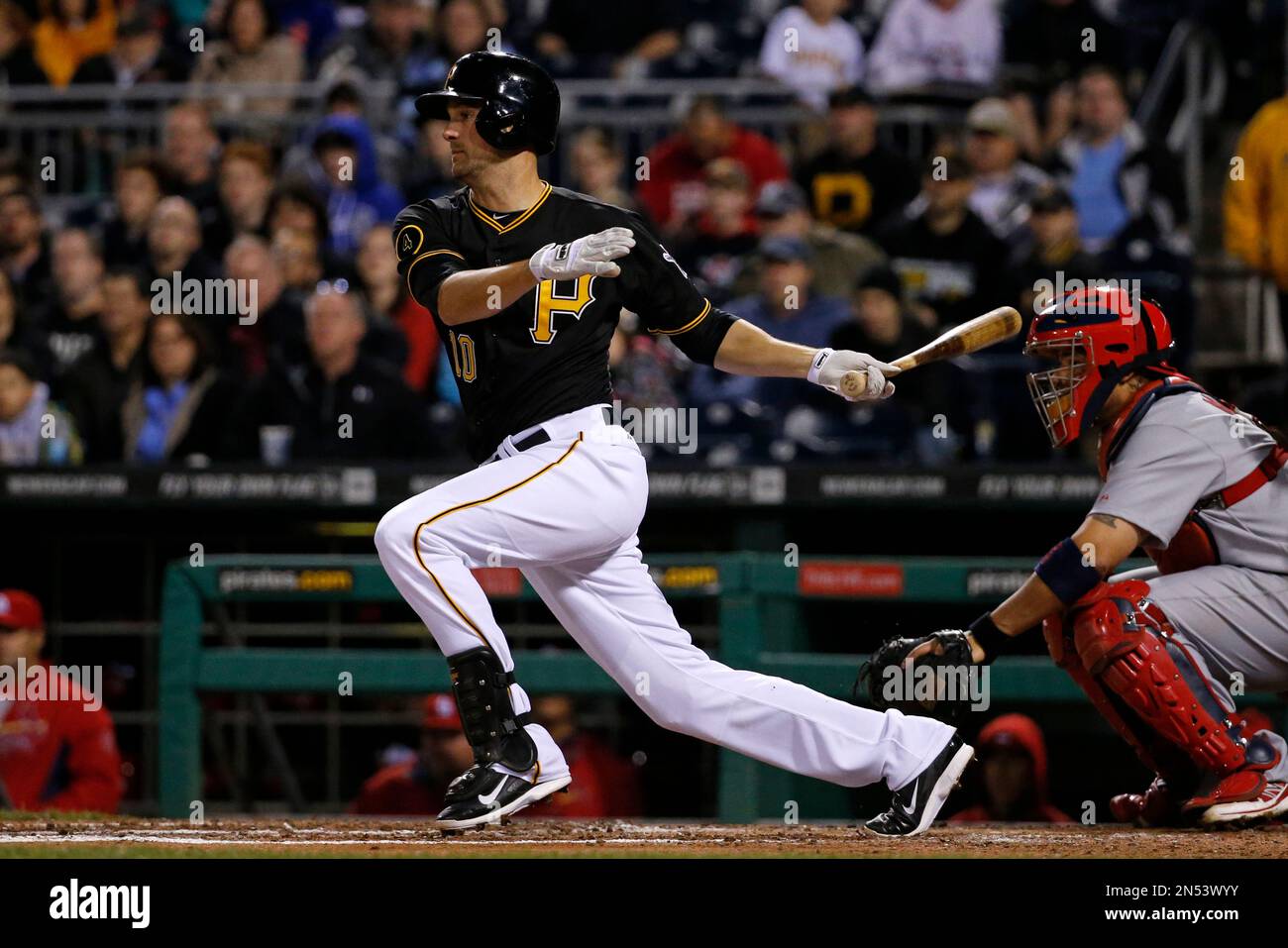 Pittsburgh Pirates' Jordy Mercer (10) bats during the fourth inning of ...