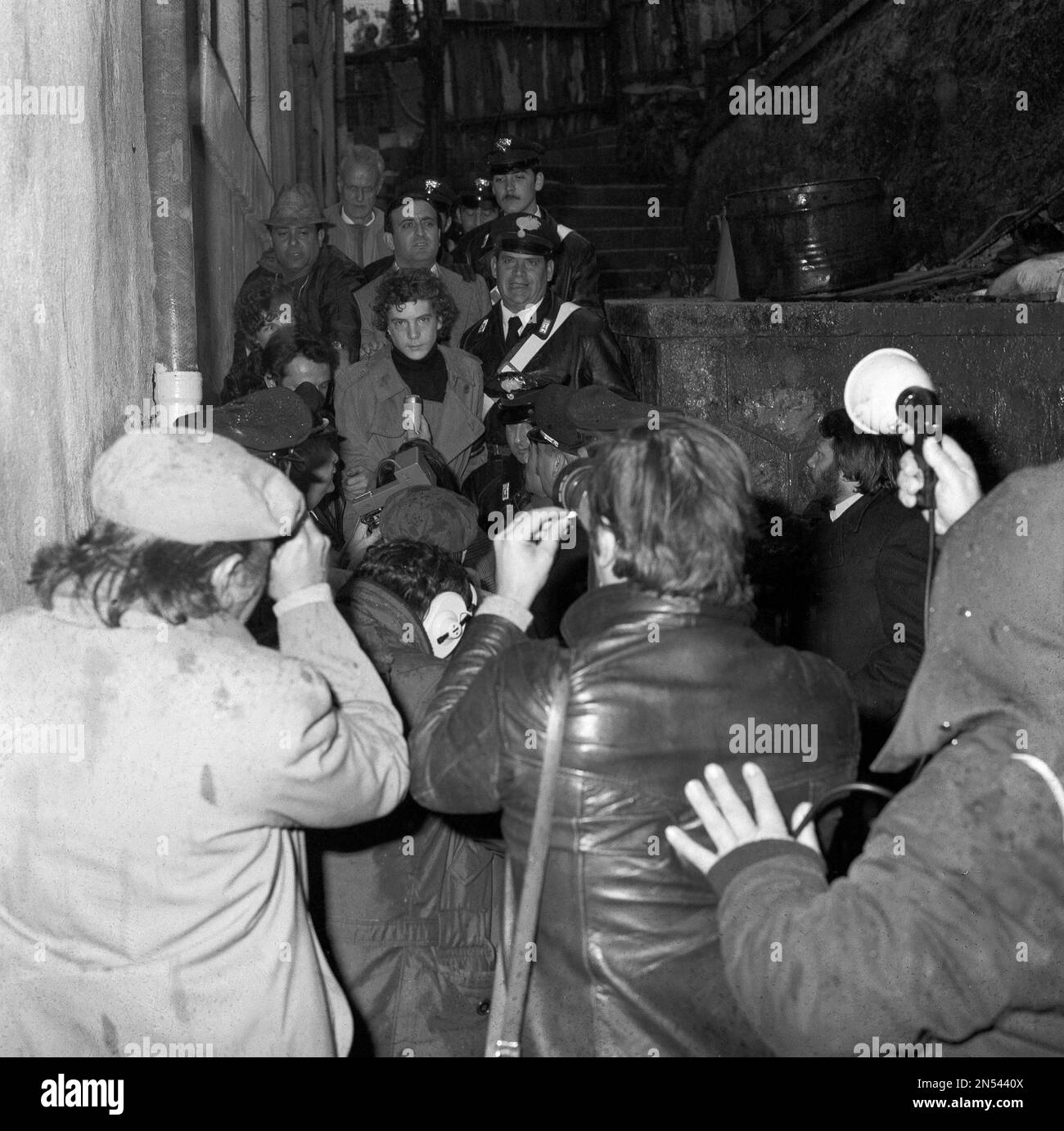Newsmen mob around John Paul Getty III as he leaves local police ...