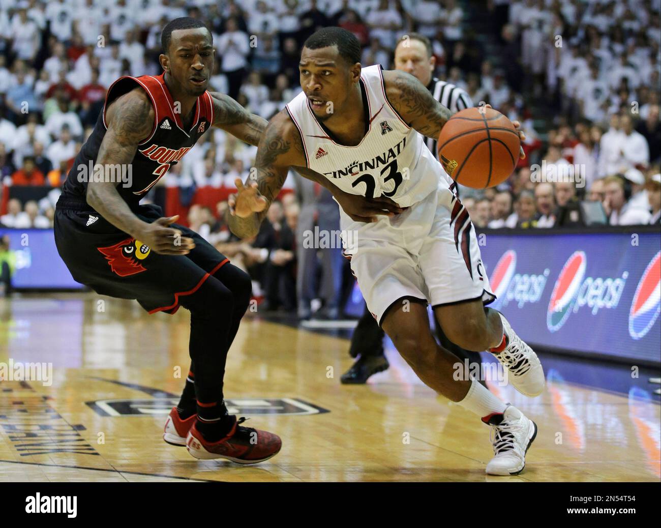 FILE - In this Feb. 22, 2014 file photo, Cincinnati guard Sean ...
