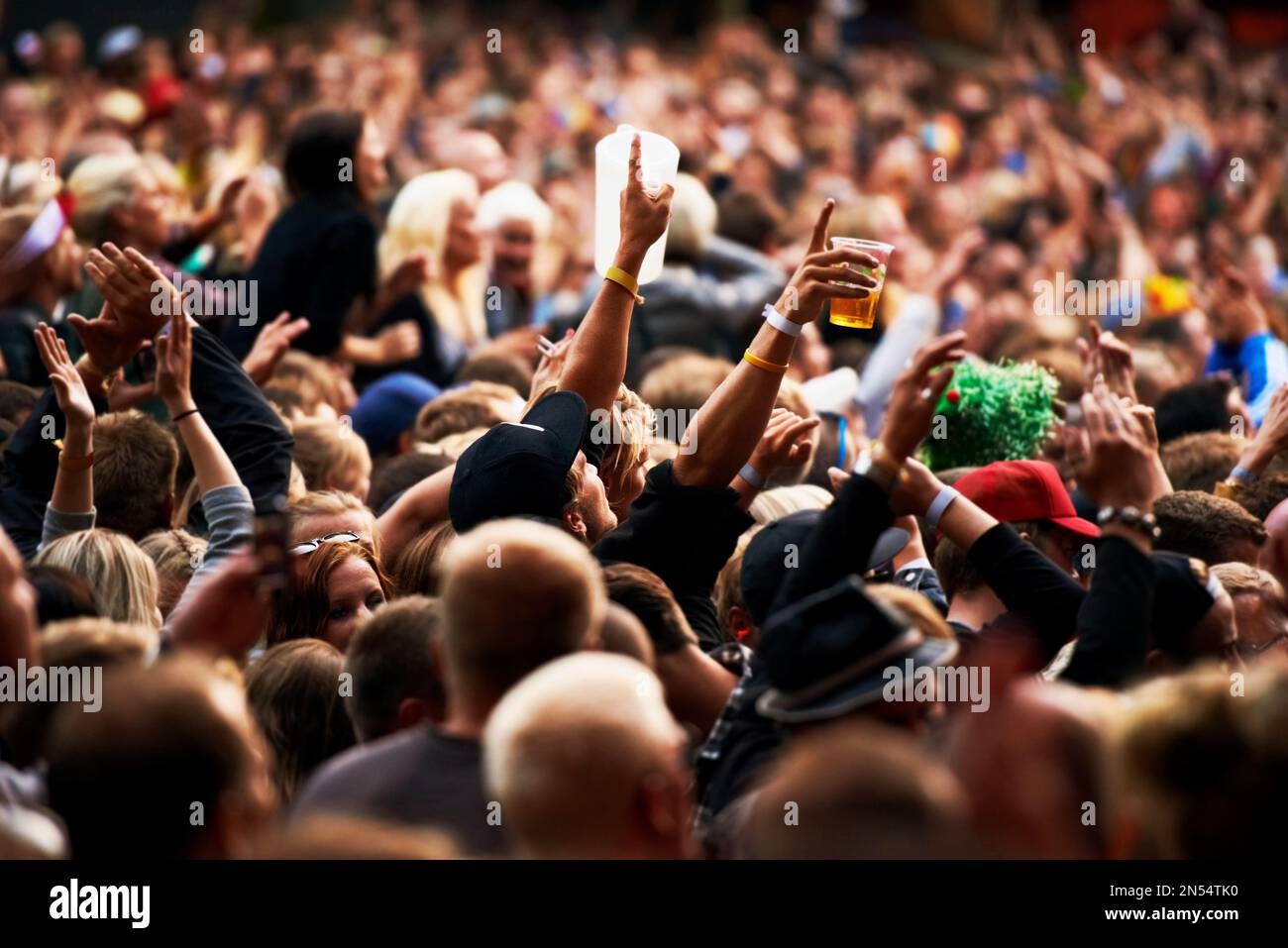 Large crowd outdoor concert hi-res stock photography and images - Alamy