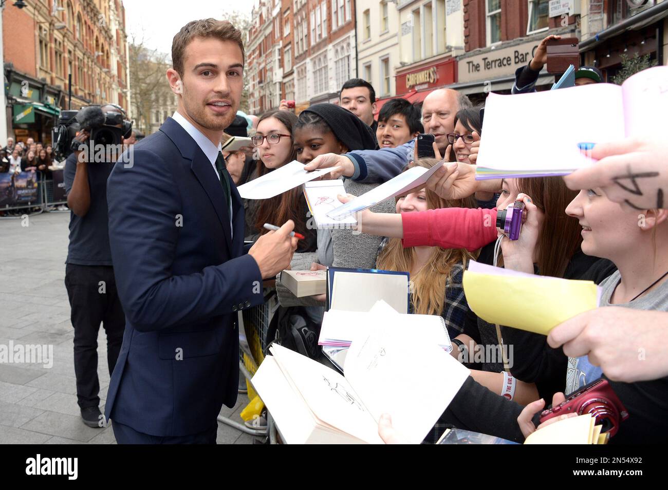Actor Theo James signs autographs for fans as she arrives on the red ...