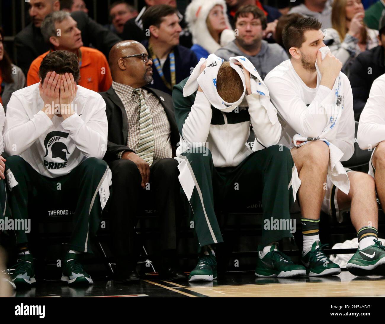 Michigan State players watch the final moments of their 60-54 loss to ...