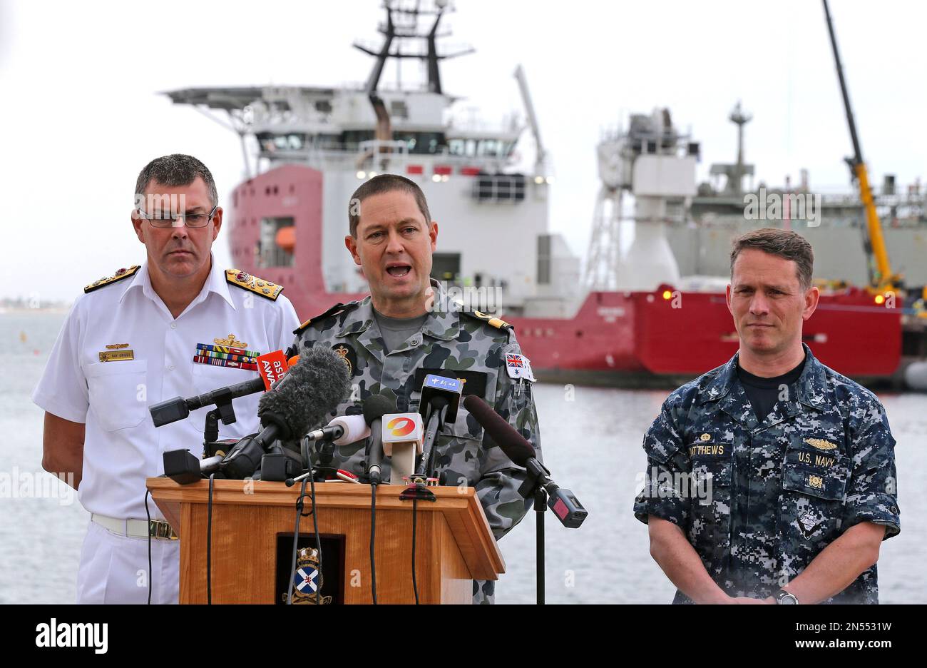 U.S. Navy Captain Mark Matthews right, Royal Australian Navy Commodore ...