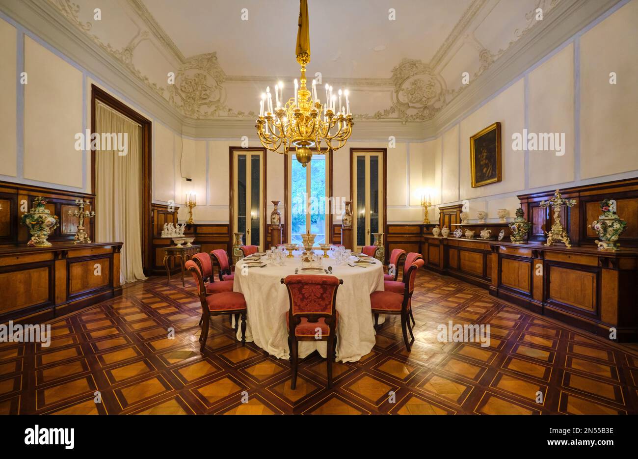 Historical mansion room hi-res stock photography and images - Alamy