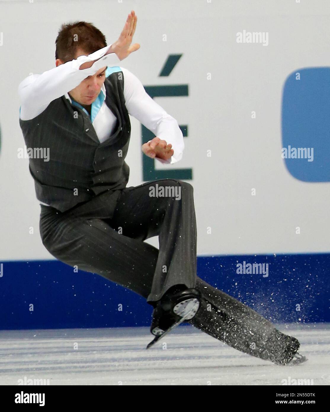 Peter Liebers of Germany falls during men's free skating of the World ...