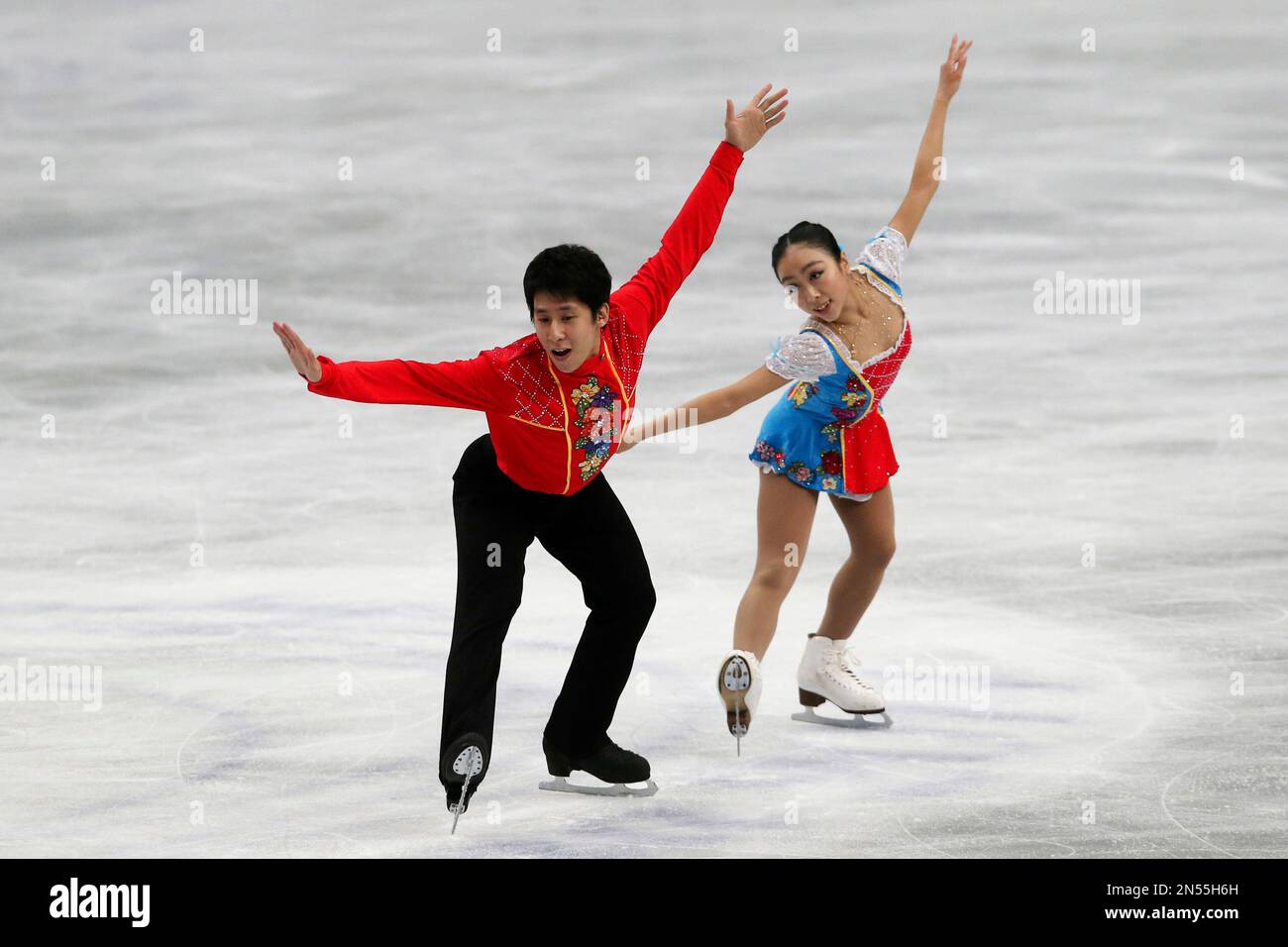 Sui Wenjing and Han Cong of China perform during Pairs Free Skating of ...