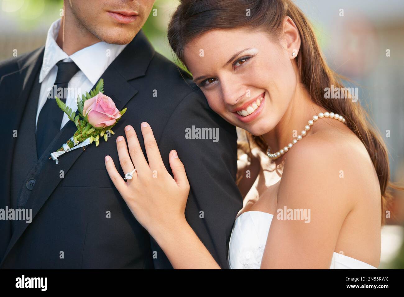 Bridal couple from behind hi-res stock photography and images - Alamy